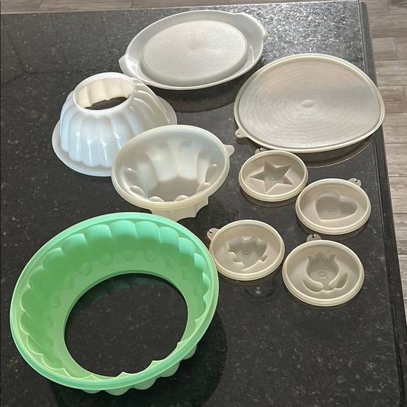 Tupperware | Kitchen | Tupperware Jellodessert Salad Mold 9 Pc Set ...